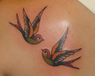 Tatuaggio rondine: significato, idee e foto!