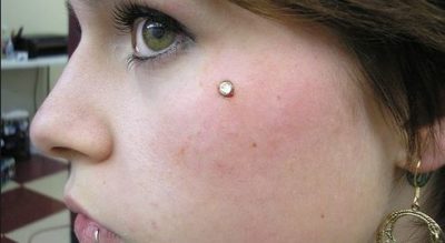 Microdermal piercing: cos'è, dolore, rigetto, costo e foto