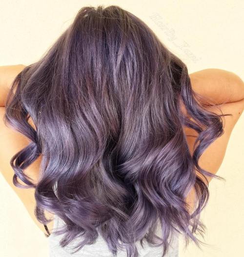 Capelli color prugna, una buona scelta di personalità e di grinta!
