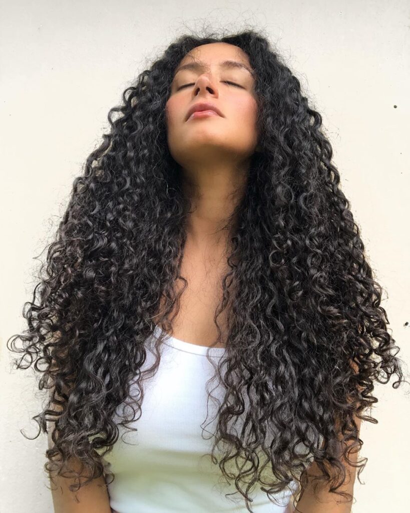 Capelli ricci: le tendenze 2020 fra lunghi, medi e corti - CapelliStyle