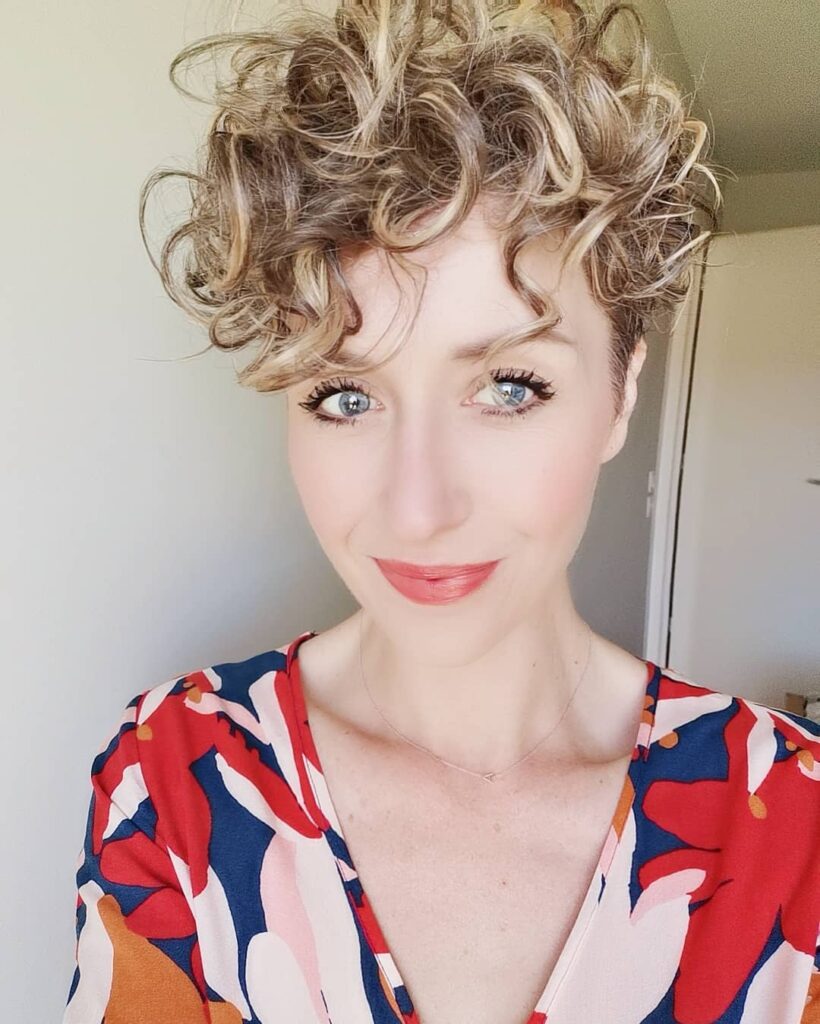 Capelli ricci: le tendenze 2020 fra lunghi, medi e corti - CapelliStyle