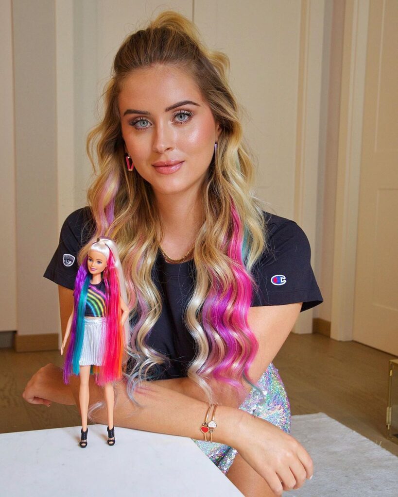 Valentina Ferragni cambia look ispirandosi a Barbie Arcobaleno ...