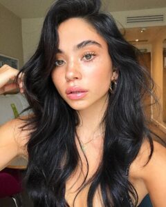 Capelli nero corvino: a chi stanno bene, avvertenze e consigli ...