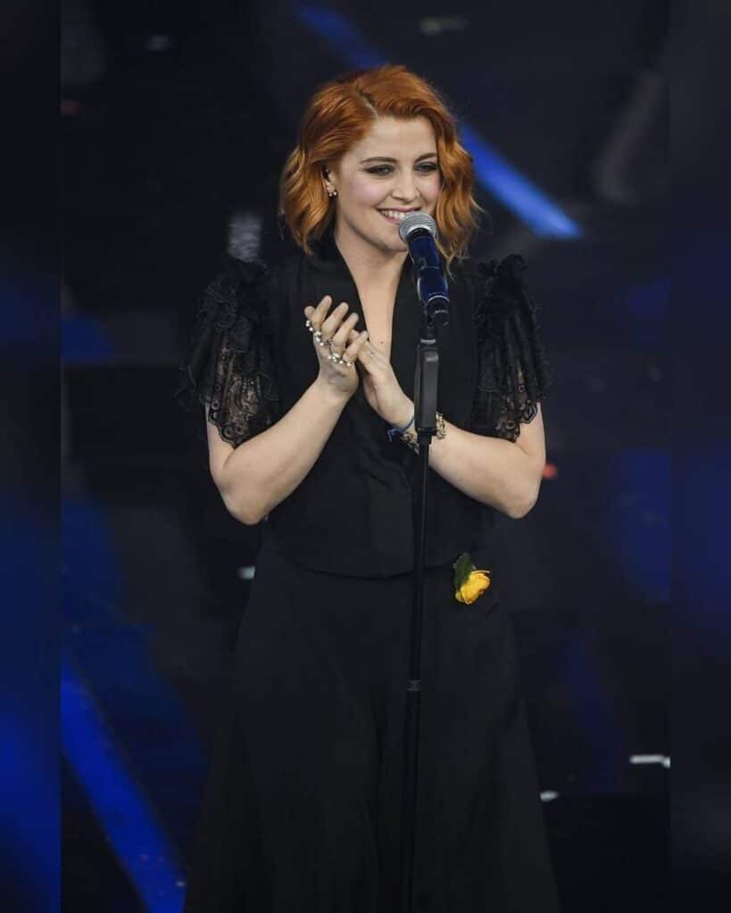 Noemi ha cambiato look. Le foto di tutte le sue sfumature di rosso ...