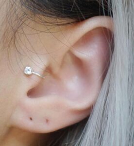 Trago Piercing: dolore, costo, cure e foto - CapelliStyle
