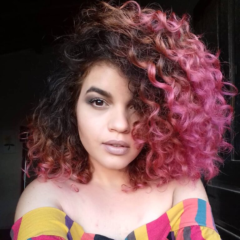 Capelli rosa sulle punte per l'estate 2021. Uno stile che colpisce ...