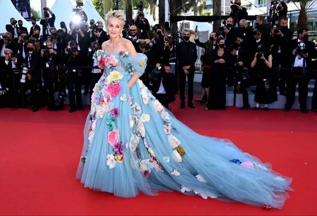Sharon Stone a Cannes: il taglio di capelli cortissimo è l'ispirazione ...