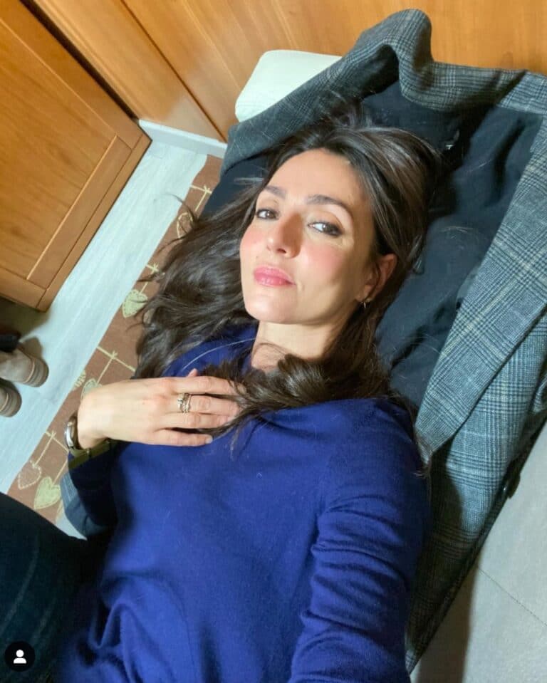 Ambra Angiolini, nuovo look: taglio corto e frangia aperta sbarazzina