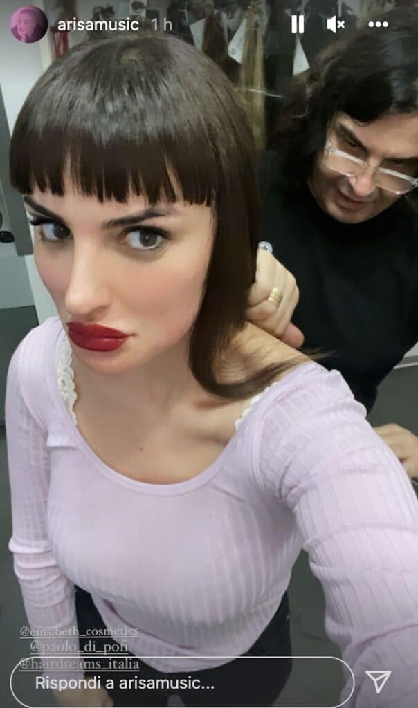 Arisa, via il rosa dai capelli: nuovo colore e nuovo taglio