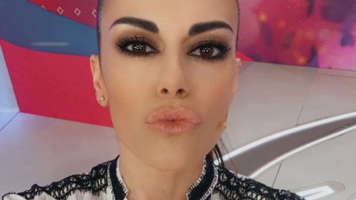 Bianca Guaccero stupisce tutti e diventa bionda: il nuovo look capelli