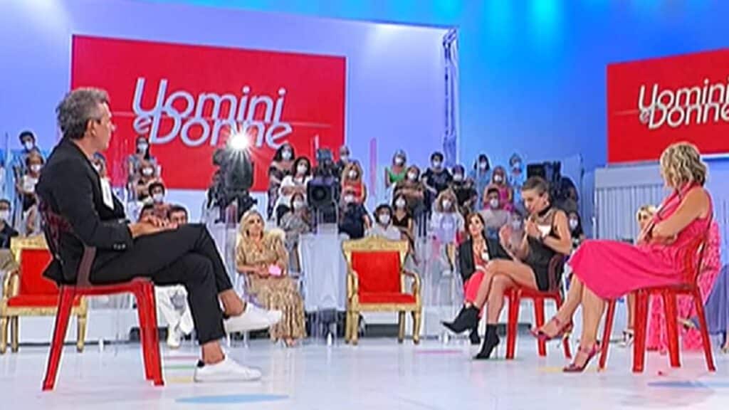 Sara Zilli torna a UeD con Davide e un nuovo look capelli: "Hai cambiato!"