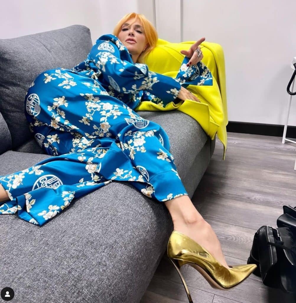 Paola Barale, addio biondo platino: il nuovo look capelli