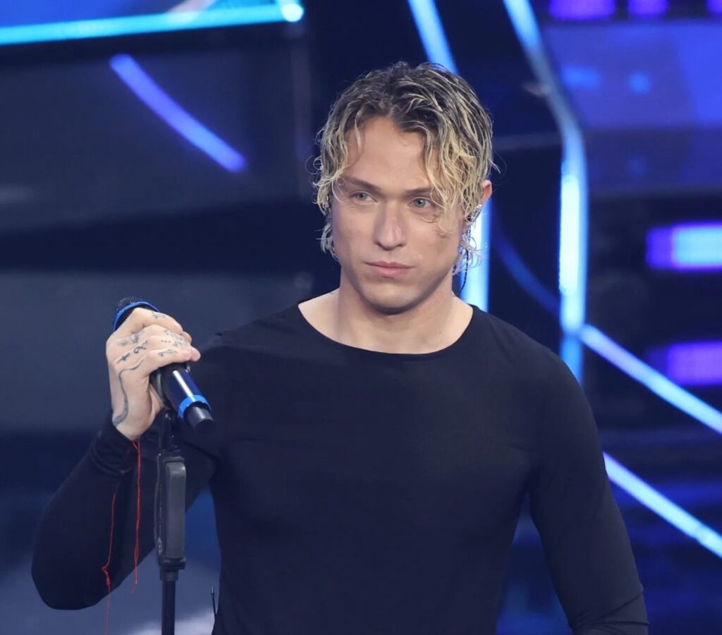 Irama a Sanremo 2024 "nero per il look": l'indiscrezione