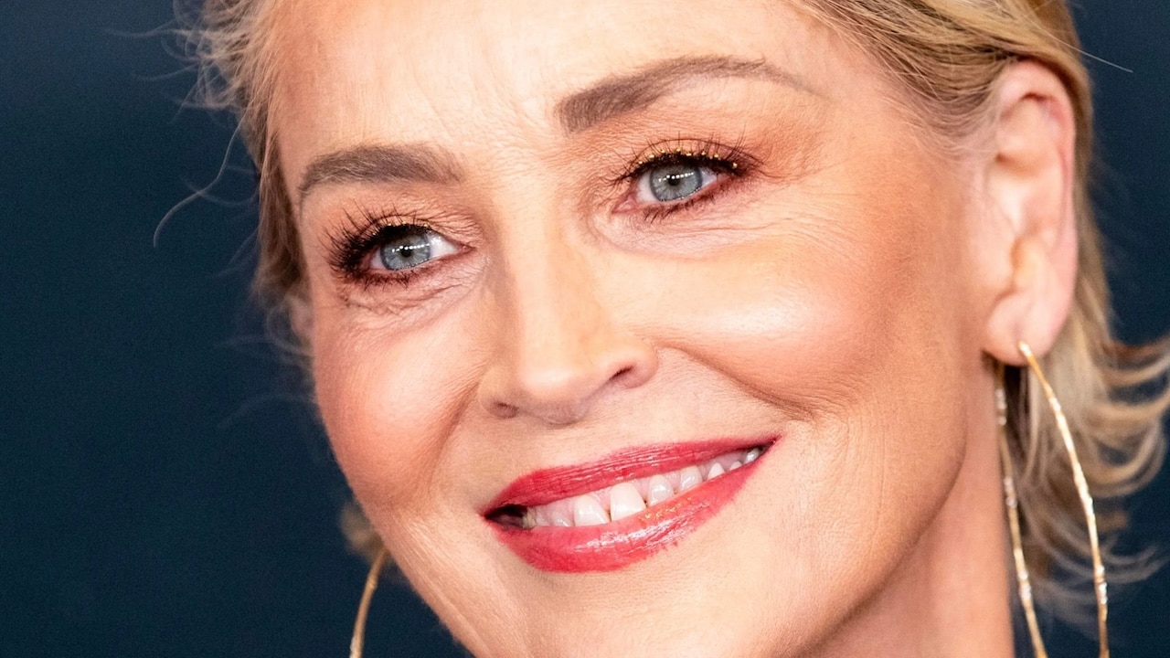 Sharon Stone diva alla Milano Fashion Week: il nuovo look