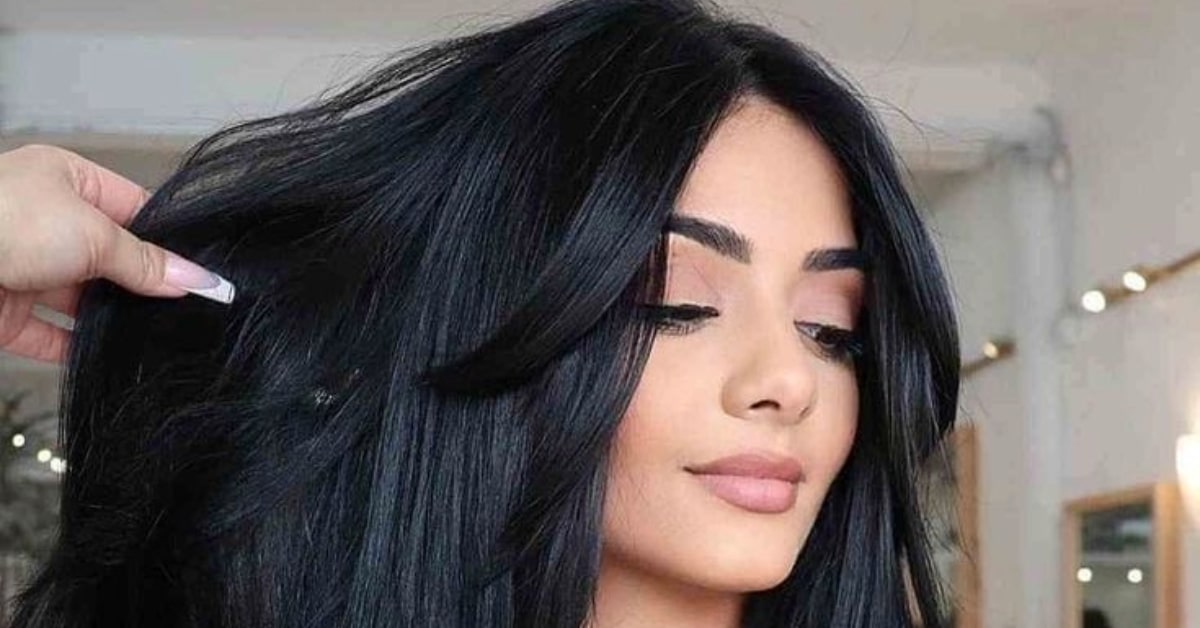 Nero corvino: nuance misteriosa e intensa per la nuova stagione