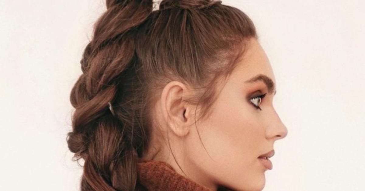 Coda alta con treccia: la nuova acconciatura definitiva del 2025
