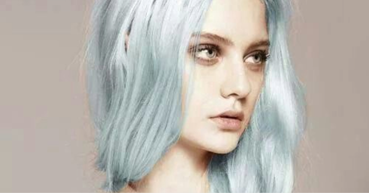 Capelli azzurri: un colore che risalta la fisionomia del viso